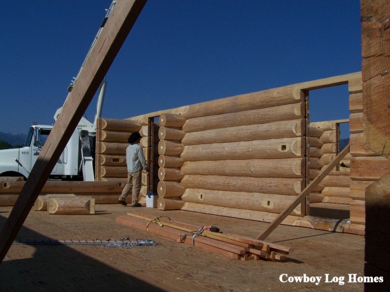 High Stacked Log Wall : Cowboy Log Homes