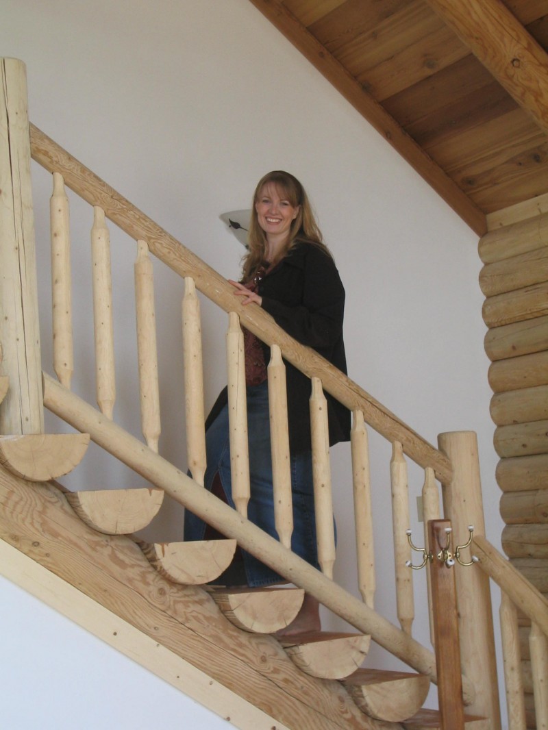 Log Staircase and Log Railing | Cowboy Log Homes